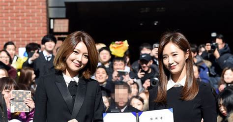 [사진]소녀시대 수영 유리 오늘 졸업해요~