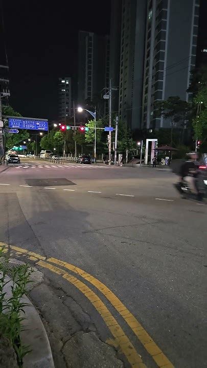 좌회전 신호에 직진하는 오토바이 Youtube