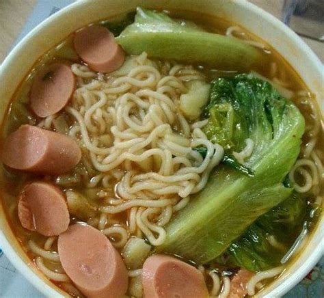煮方便麵應該先放面還是先放調料？步驟錯了，難怪煮好那麼難吃 每日頭條