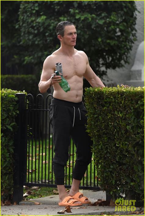 Echoes Actor Jonathan Tucker Bares Muscular Physique While Going