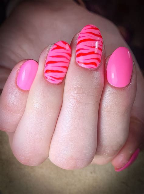 Pink Red Tigerzebra Stripes Nail Art Nagels