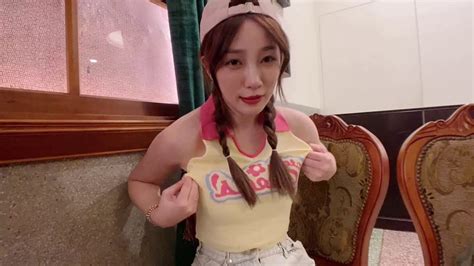 【劉萱】穿著害羞的衣服過了整天 Youtube