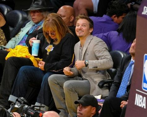 Pin By Jessie Martinez On Jeremy Lee Renner Jeremy Renner Renner Jeremy