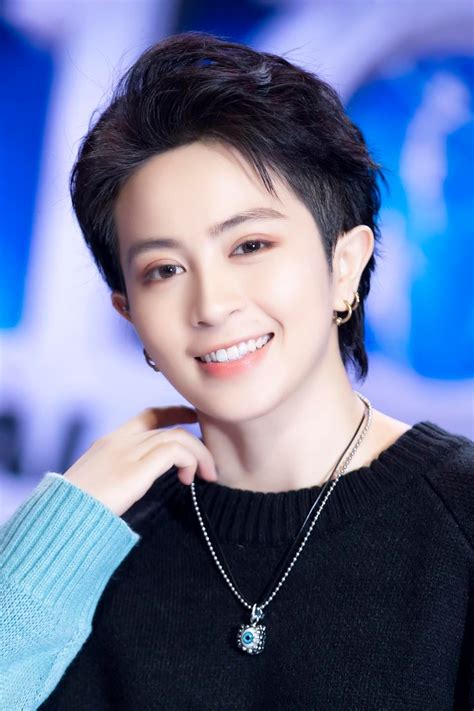 Tiểu Sử Gil Lê Nữ Ca Sĩ Việt Gây ấn Tượng Bởi Vẻ Ngoài Nam Tính