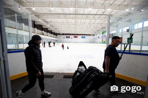 ФОТО Чингэлтэй дүүрэгт Улсын төсвөөр барьсан мөсөн гулгуурын талбайг нээлээ