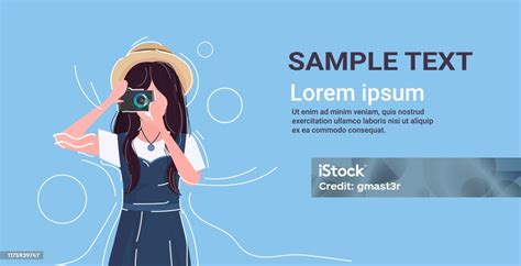 전문 사진 작가 디지털 Dslr 카메라 여성 만화 캐릭터 초상화 스케치 수평 복사 공간으로 모자 촬영에서 사진 사진을 찍는