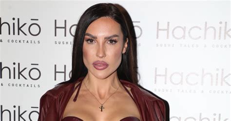 Ζέτα Θεοδωροπούλου Με έγραψαν ξανά γιατί δεν ήξερα να κουμπώσω τις