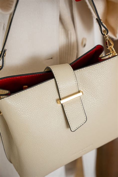 Lessie Nude Christian Laurier