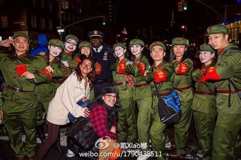 中国留学生扮红卫兵过万圣节新浪图片