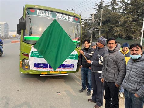 Dir Agriculture Kashmir Flags Off Group Of Progressive Farmers For 5 Days Interstate Training