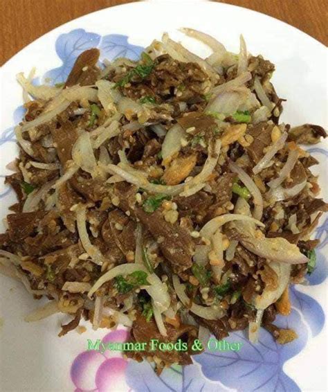 Healthy ကြောင်ရှာပွင့်‌ခြောက်သုပ် ကြောင်ရှာပွင့်ခြောက်ကို ရေစမ် ရေစင်စင်ဆေးပြီး 10 မိနစ်ခန် ပ