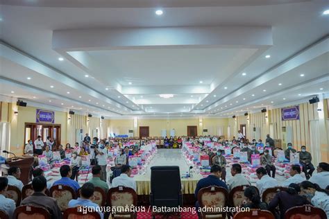 ឯកឧត្តម សុខ លូ អភិបាល នៃគណៈអភិបាលខេត្តបាត់ដំបង អញ្ជើញជួបសំណេះសំណាលសួរសុខទុក្ខជាមួយលោកគ្រូ