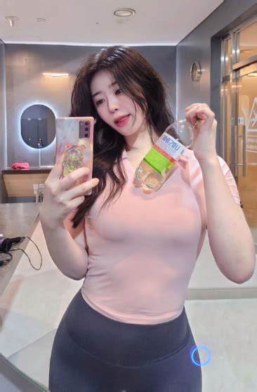 맥심 플러스사이즈 모델 컨테스트 24번 누나  치지직 에펨코리아