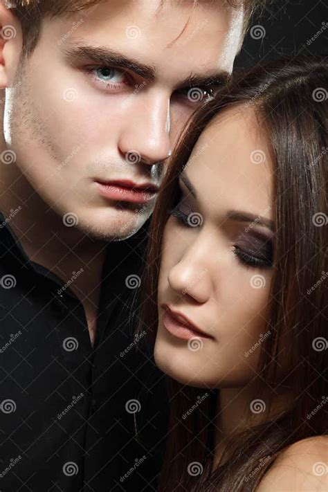 Сексуальные пары страсти красивый молодой человек и крупный план женщины Стоковое Изображение