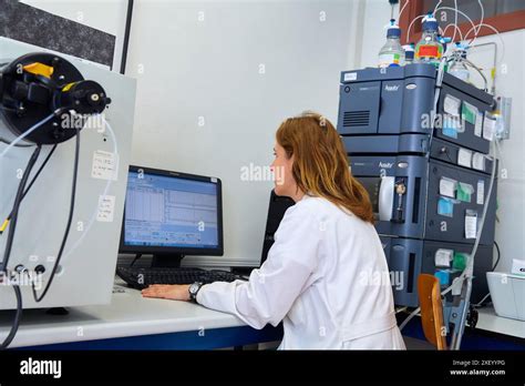 Uhplc Hplc Uv Vis And Fluorescence And Hplc Ms Chromatographs