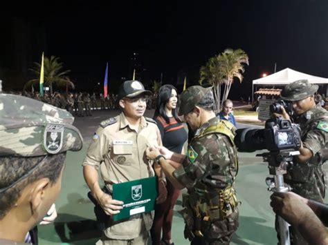 Comandante Do 2º Bpm De Araguaína Recebe Homenagem Do 50º Batalhão De