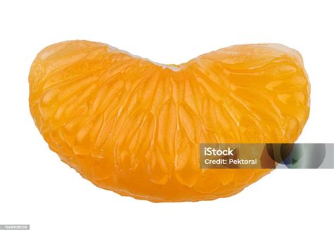 클리핑 경로와 흰색 배경에 고립 벗 겨 만다린 오렌지 세그먼트 감귤에 대한 스톡 사진 및 기타 이미지 감귤 감귤류 과일 건강한 식생활 Istock