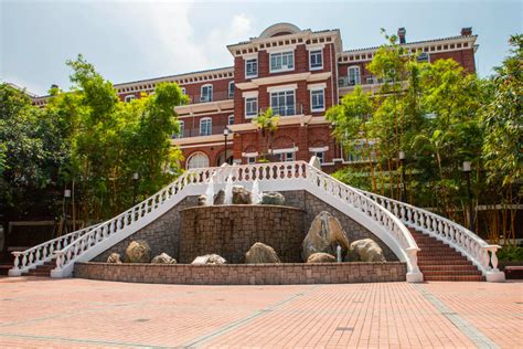 香港的大学校园中有哪些值得一看的风景？ 知乎
