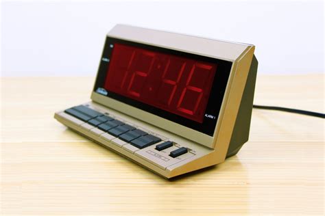 Vintage Metallic Gold Sunbeam Digital Alarm Clock W 2 Alarms Large Numbers Sunbeam We3 Etsy