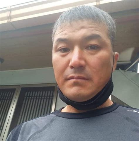 골프에 복근이 도드라지는 여성 골퍼의 정체 Facebook