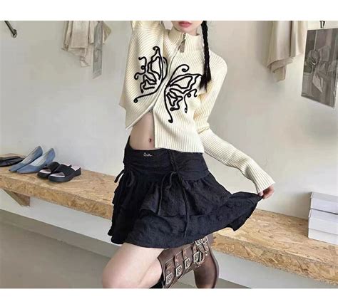 나비 자수 양방향 지퍼 골지 니트 집업 점퍼