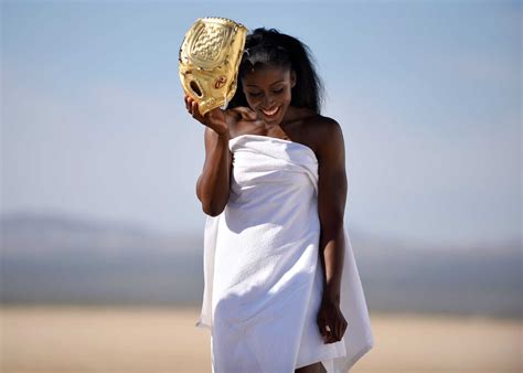 A J Andrews Nuda ~30 Anni In Espn Body Issue