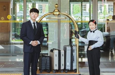 [소년중앙] 즐겁고 안전한 호캉스 책임집니다 24시간 바쁜 호텔리어의 세계