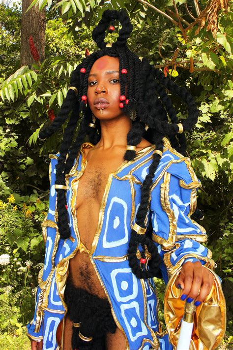 Download Mujeres Peludas In Traditional African Attire Wallpaper