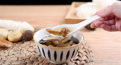 邂逅林间精灵：本来生活网2023山野菌菇季正当时 Donews8月3日消息（肖岳）西南地区正值雨季，在川滇的莽莽森林中，一场食材盛宴渐入高潮。 鲜不过菌子。8月，本来生活 雪球