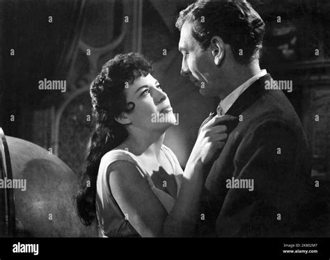 Valerie Gaunt And Michael Gough Film Dracula Horror Of Dracula Uk 1958