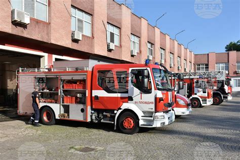 Пожар гори на Младежкия хълм в Пловдив три екипа огнеборци овладяват пламъците съобщиха от