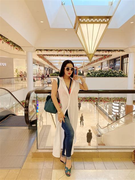 ទោះខានកាន់ក្បាលមេក្រូ១០ឆ្នាំ វ៉ាង ស្រីណូ នៅតែច្រៀងពីរោះ មានវីដេអូ Khmerload Cambodia