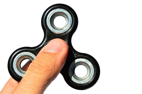 검은 피 젯 회전자 장난감 엄지 및 집게 손가락의 성인 남성 사람 백색 배경 사이 개최 강렬하고 밝은 색상에 대한 스톡 사진 및 기타 이미지 강렬하고 밝은 색상 강철