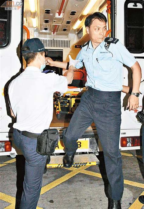 兄弟互毆 推跌到場警長 東方日報