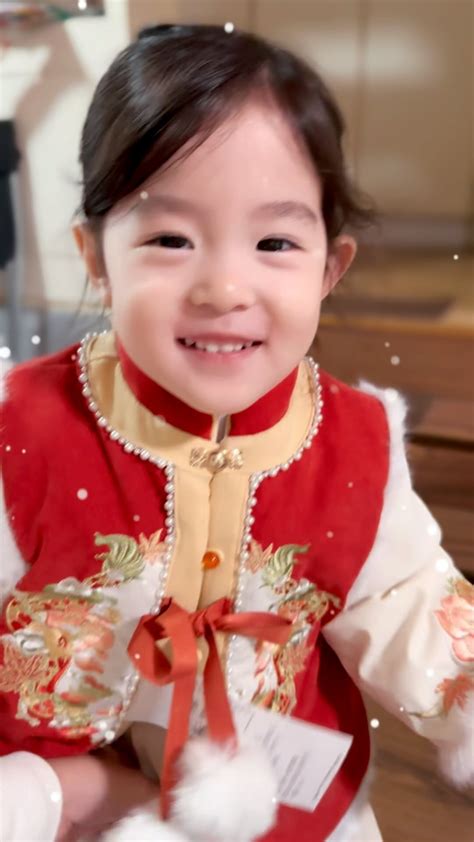 柳喪彪 準備倒數了，希望新的一年我們都能更幸福 ️ 2024新年快樂🎆 柳喪彪幸福一家敬賀 Instagram