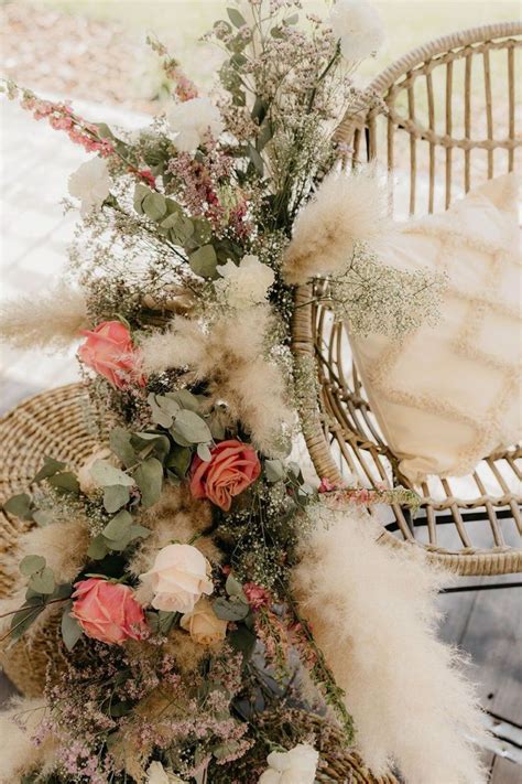 Boho Romantic Wedding Florals That Inspire By Tilia Flowers Bruiloftbloemen Bloemenhuwelijk