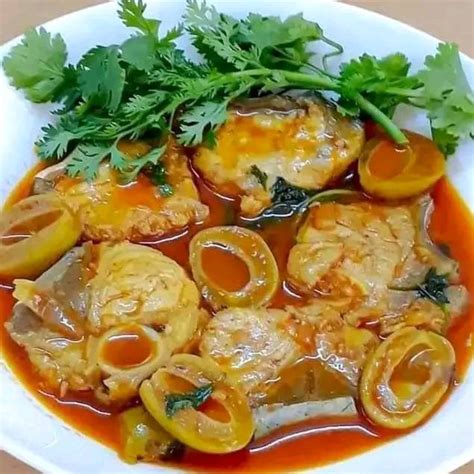 အညာမြေ မြစ်ငါးတန်မရမ်းသီးစိမ်းဆီလည်ရေလည်ချက် ငါးကို ဆား အချိုမှုန့် ဆနွင်း ငံပြာရည်တို့နဲ့နယ