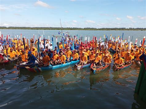 អ្នកស្រុកអង្គរប្រារព្ធពិធីប្រណាំងទូក នៅបារាយណ៍ខាងលិច ដើម្បីអបអរពិធីបុណ្យអុំទូកបណ្តែតប្រទីប