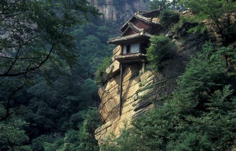 Умард Солонгосын удирдагч жуулчлалын бүс дэх Өмнөд Солонгосын байгууламжийг нураах шийдвэр