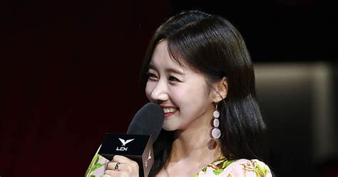 윤수빈 아나운서 꽃미소 활짝[엑s Hd포토]