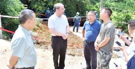 刘革安深入慈利县调研腾讯新闻