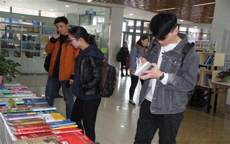 Ховор ном монгол бичгээр хэвлэгдсэн бүтээлийн үзэсгэлэн болно Номын Сан