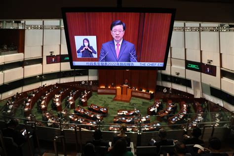 李家超發表首份施政報告 頭條 香港中通社