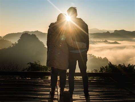 10 Relationship Goals That Actually Matter