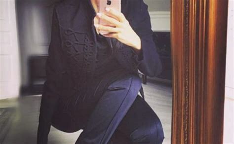 “Тэргүүн баяны эхнэрийн ам ангайлгам хувцаслалт”