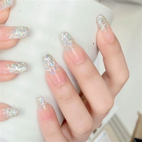 แบบเล็บไล่ปลายกากเพชร สวยเล่นแสงสุด แกลเลอรีที่โพสต์โดย Thichabeautybar Lemon8