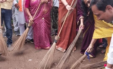 देश की साफ सफाई एकमात्र सफाई कर्मियों की जिम्मेदारी नहीं हैक्या इसमें