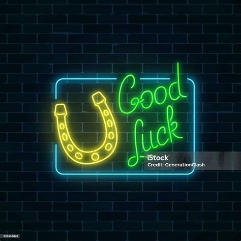 행운을 소원와 어두운 벽돌 벽 바탕에 사각형 프레임에 말굽 빛나는 네온 사인 가능성에 대한 스톡 벡터 아트 및 기타 이미지 가능성 공휴일 금 금속 Istock