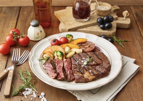 Plating Food에 있는 Andi Liong Jae님의 핀 음식 푸드 스타일링 스테이크