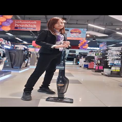 เครื่องดูดฝุ่นชนิดด้ามจับ 2in1 ใช้งานได้ 2 แบบ คือแบบมือถือ และแบบดูดพื้น เพื่อให้ตอบโจทย์ทุกการ